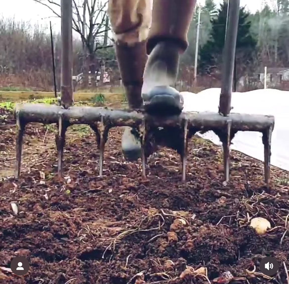 The Market Gardener Treadlite Broadfork | 30" wide | 7 tines ...